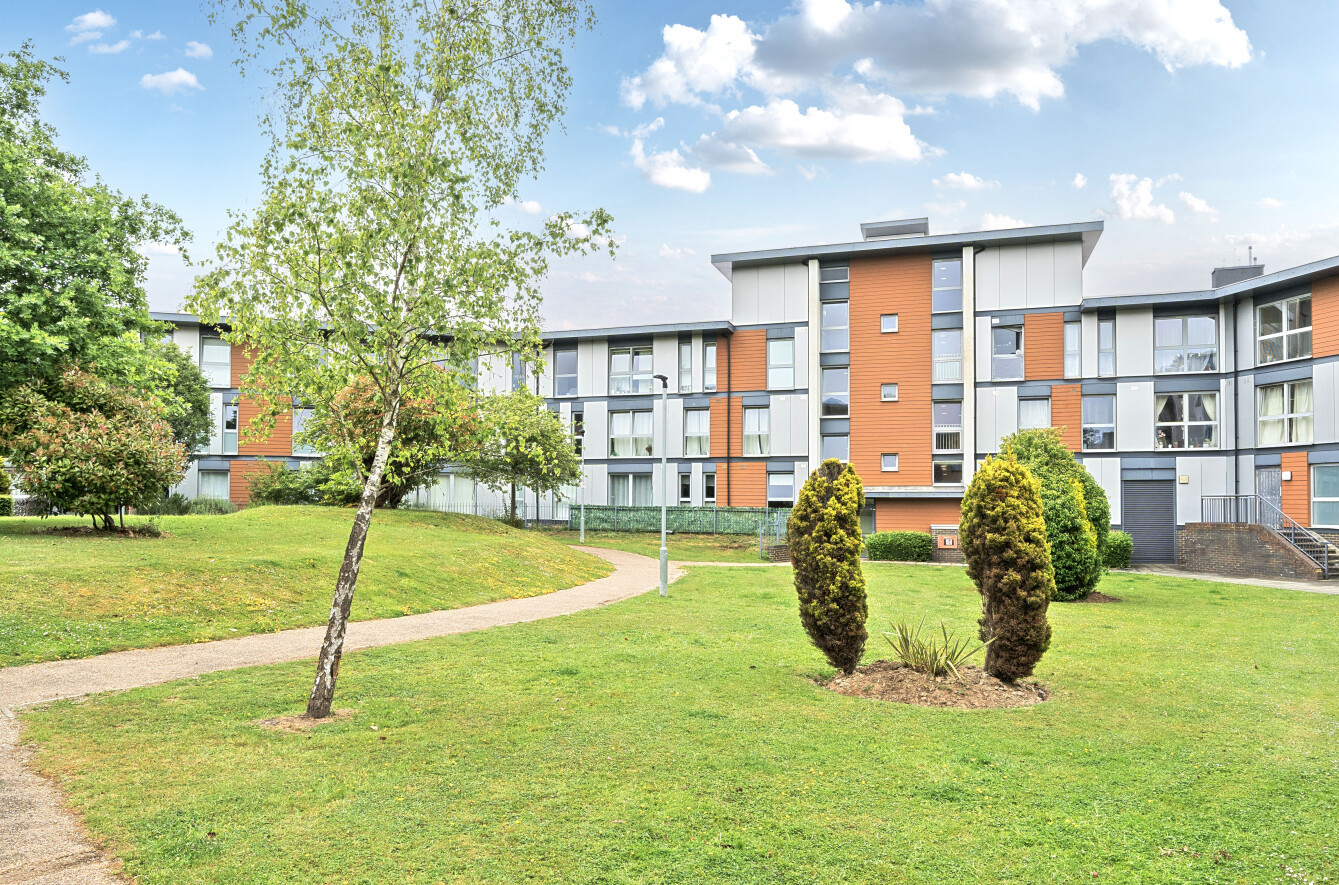 Apartment for sale in Commonwealth Drive, Crawley, West Sussex, RH10 ...